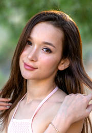 Ellie Leen | Stockings Addicted