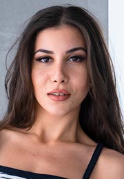 Anya Krey | Outdoor Exhibitionist